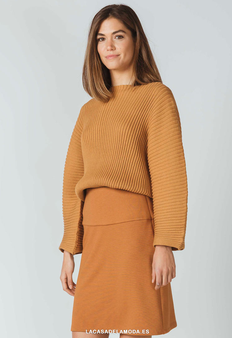 Jersey color camel mujer